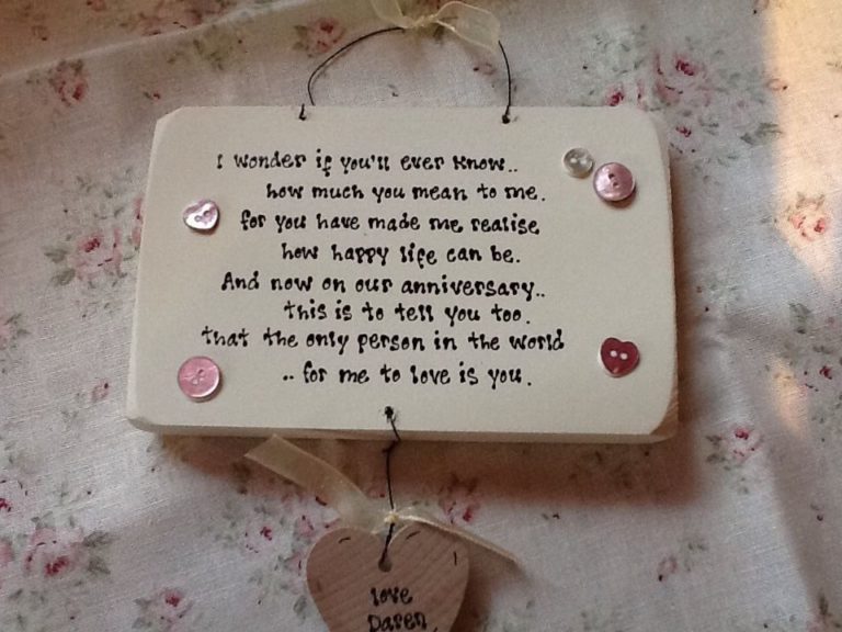 10 Romantic 1st Wedding Anniversary Celebration Ideas for Couples